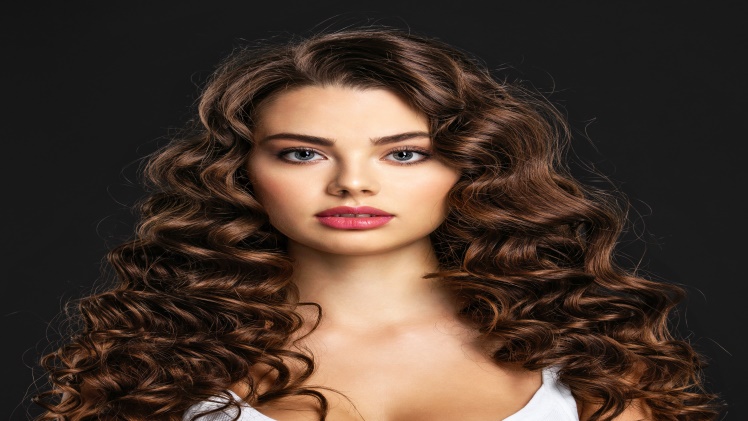 A Step By Step Guide To Using Curl Refresher Spray